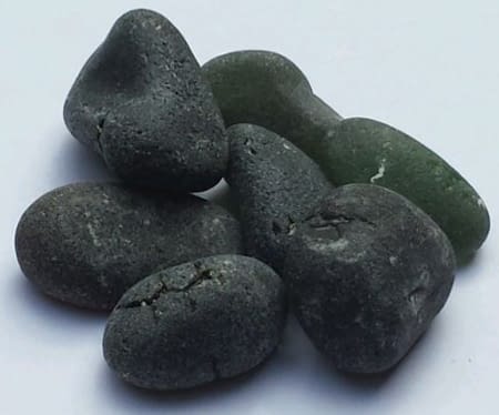 Sea Glass Color: Complete Guide to Origin and Rarity